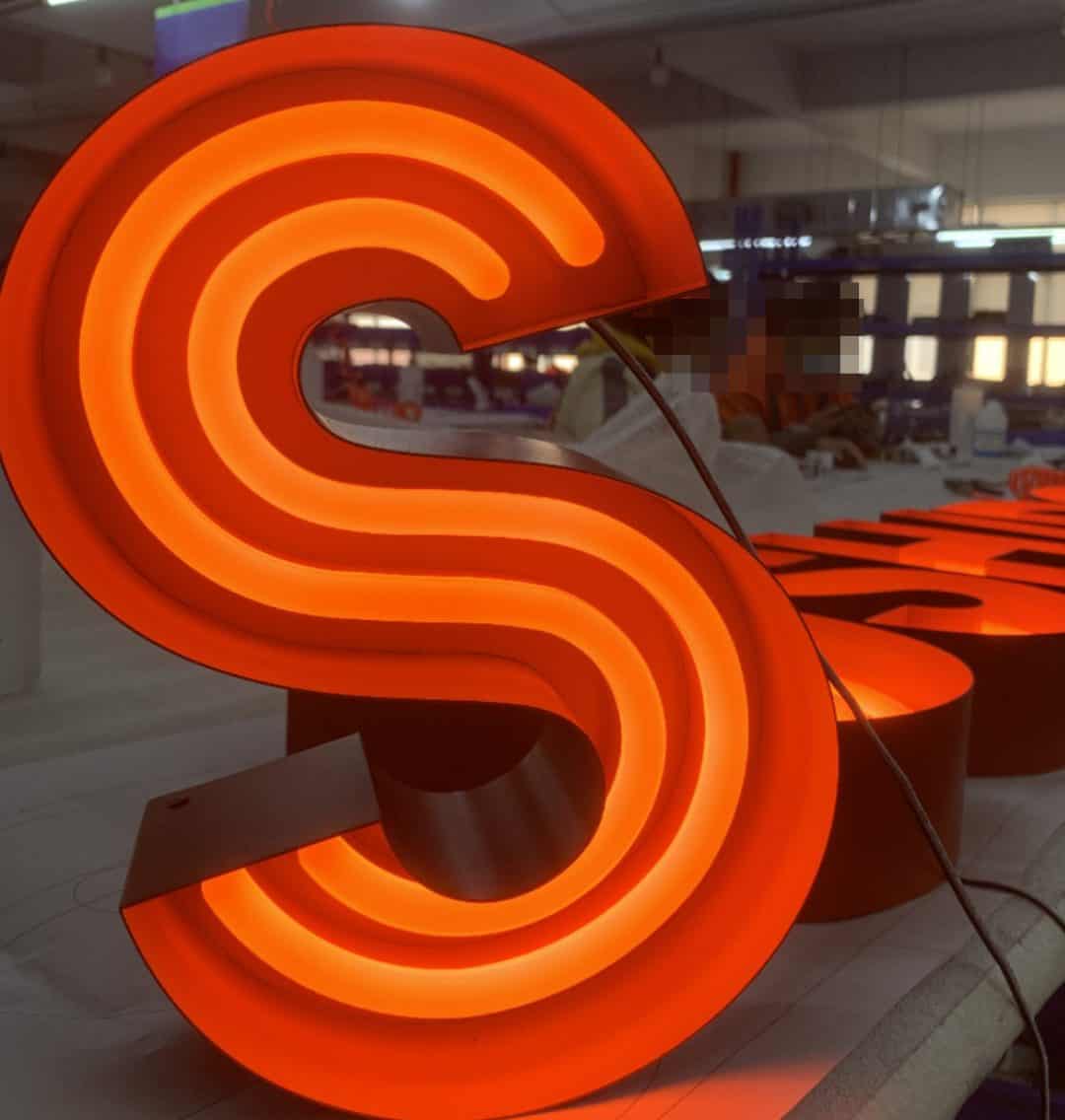 Innovative lighting for signs: Efficiency, creativity, and impact ...