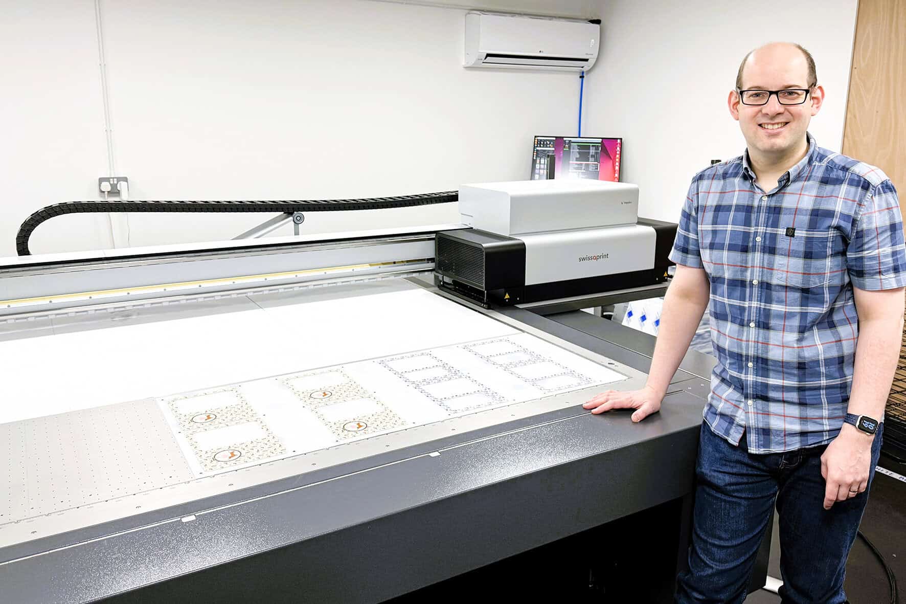 Two companies futureproof business with swissQprint - Sign Update