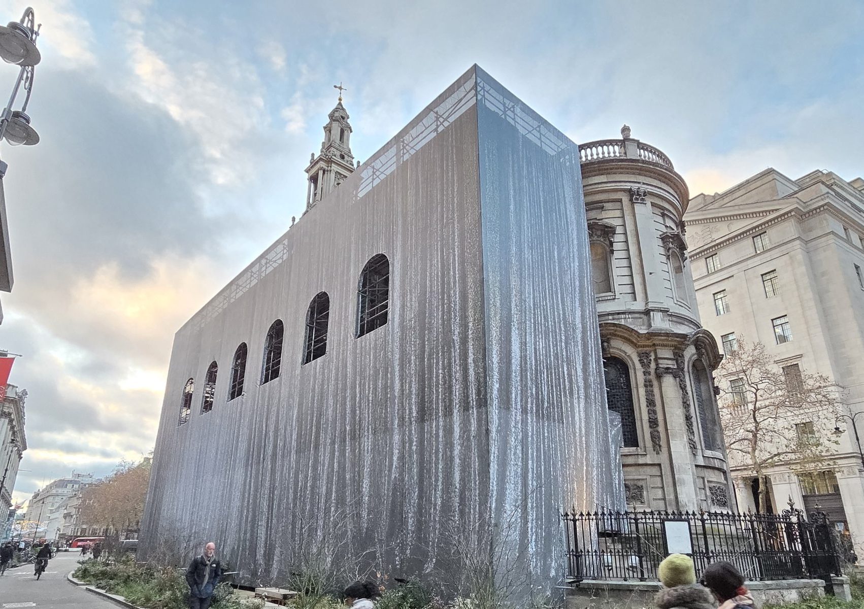 Embrace Building Wraps transforms London landmark for 300th anniversary ...